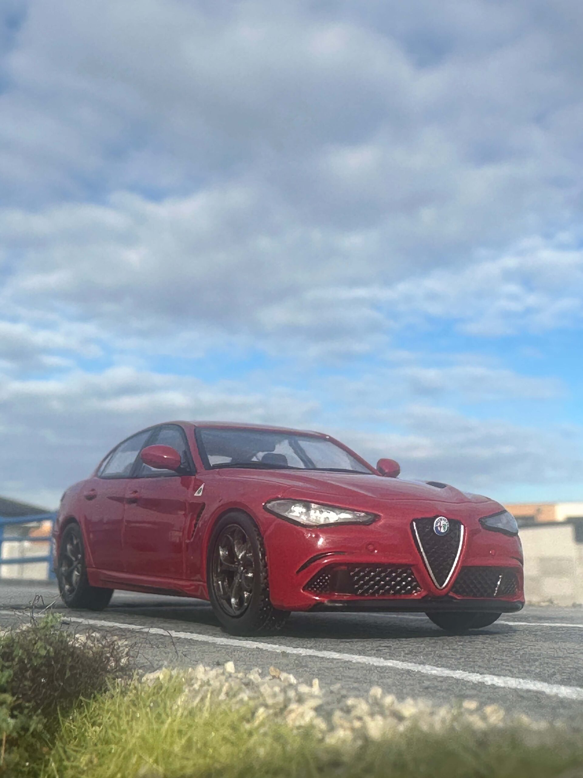 Model auta Alfa Romeo Giulia, Quadrifoglio červená, 2019. Mierka 1:43 ...