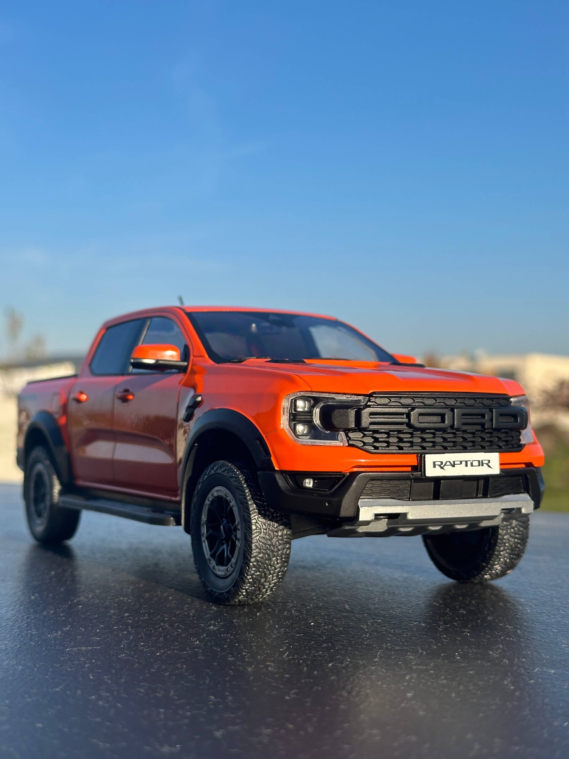 Model auta Ford Ranger Raptor, oranžová, 2023. Mierka 1:18 ...