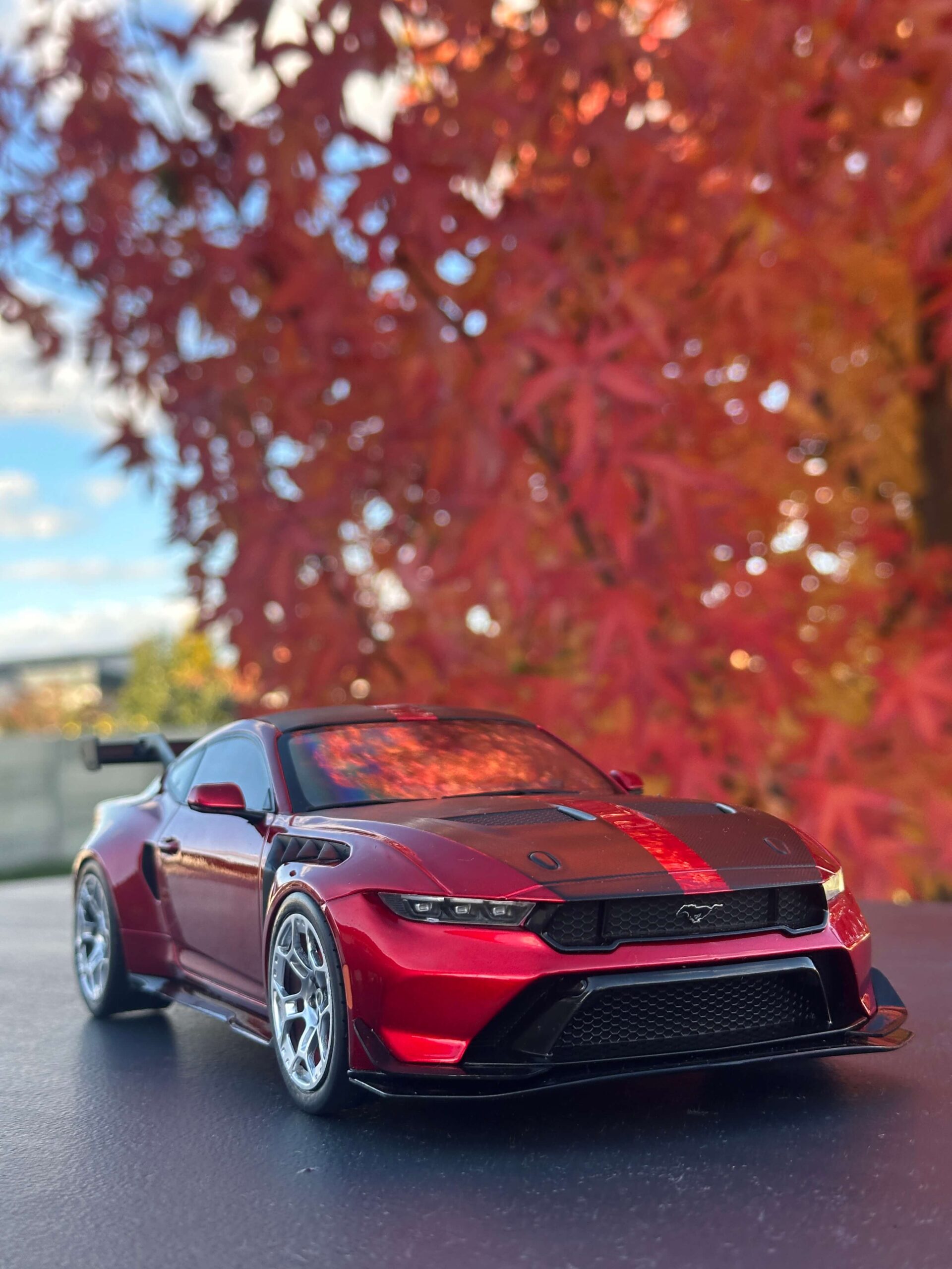 Model auta Ford Mustang GTD, 2025, tmavo červená. Mierka 1:18 ...